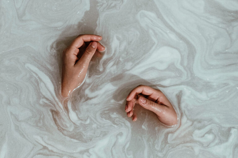 Ingredient Watch List: Glycol Distearate, the Fake Pearlescent Thickener